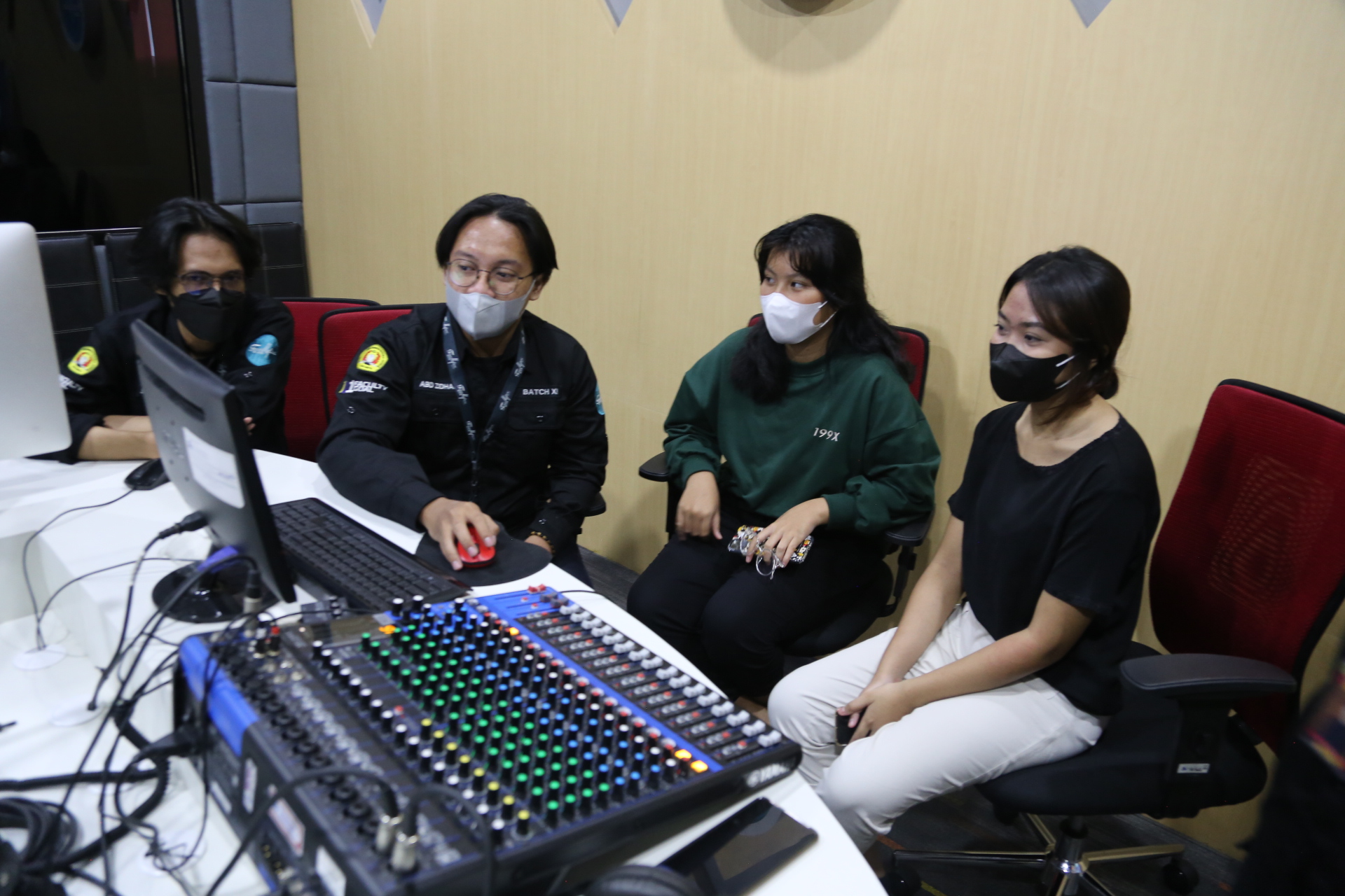 Pelatihan Dasar Siaran Fourtyfive Radio — Fakultas Ilmu Sosial dan Ilmu Politik UPN "Veteran ...