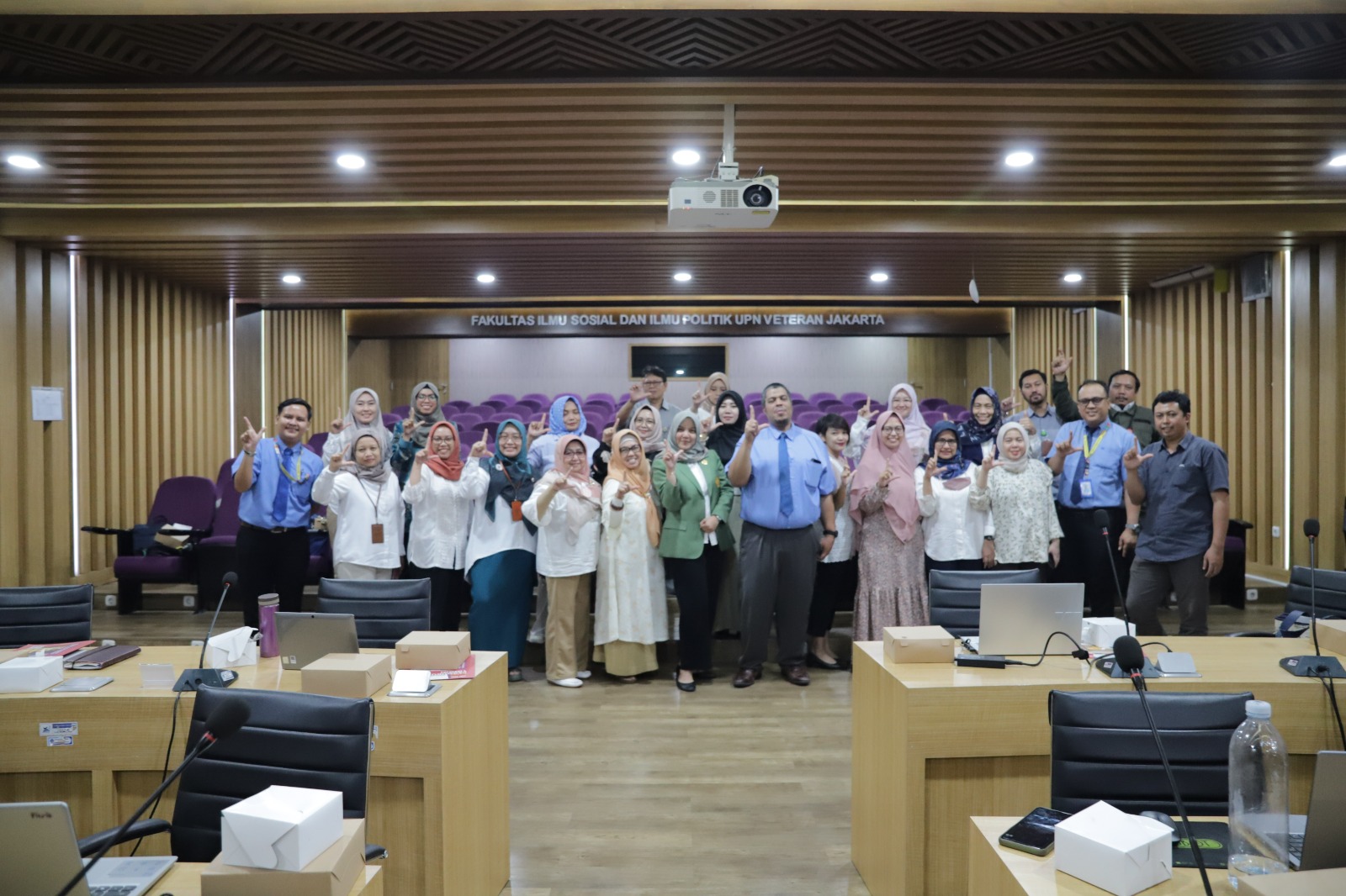 Kolaborasi Fisip Upnvj Dengan Penerbit Erlangga Dalam Workshop Penulisan Bahan Ajar Dosen ...