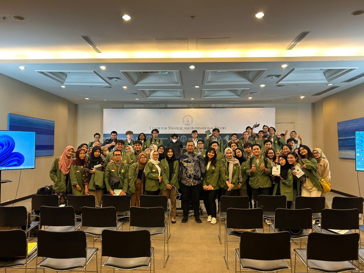 Kunjungan Studi ke CSIS Indonesia oleh Dosen dan Mahasiswa HI FISIP UPN “Veteran” Jakarta ...