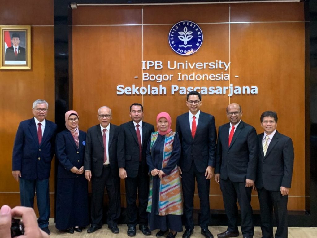 Keluarga Besar FISIP UPNVJ Sambut Kelulusan Dr. Azwar, M.Si dengan Gembira — Fakultas Ilmu ...